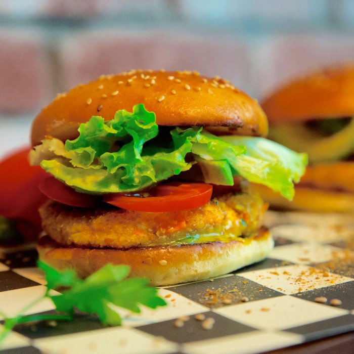 Recette du burger végétal aux haricots rouges - HerveCuisine.com