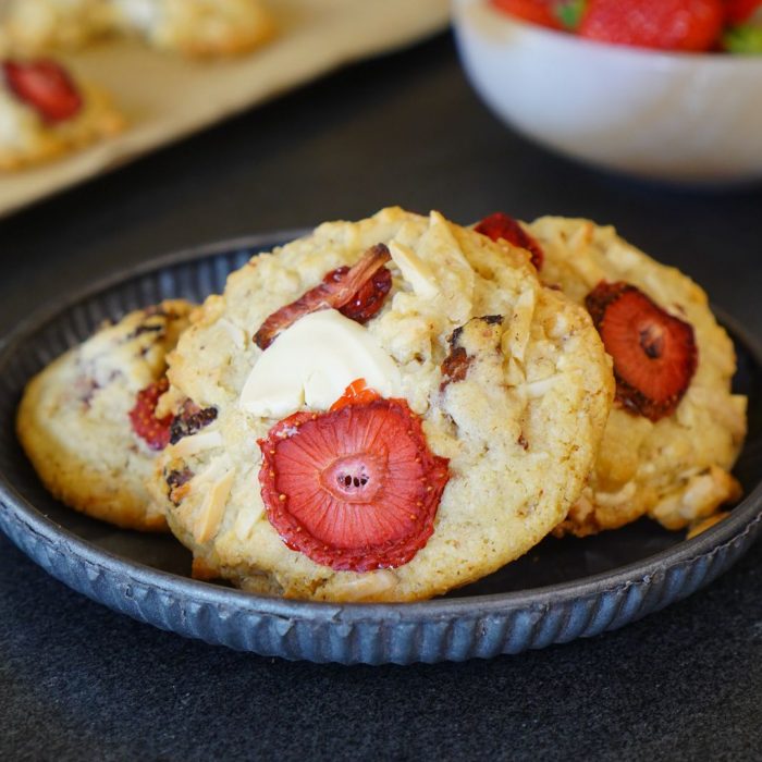 Recette des maxi cookies noix chocolat - HerveCuisine.com