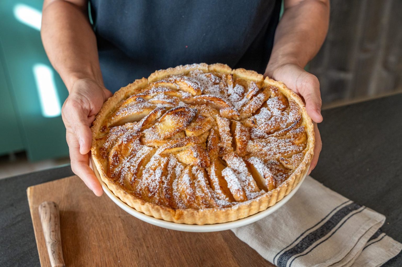 La recette de la tarte aux pommes de grand mère à la crème fraîche ...